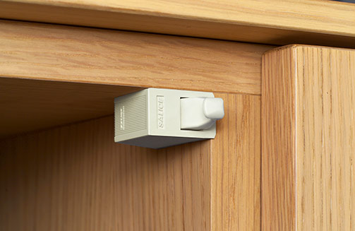 PUSH Adapters for magnetic release devices